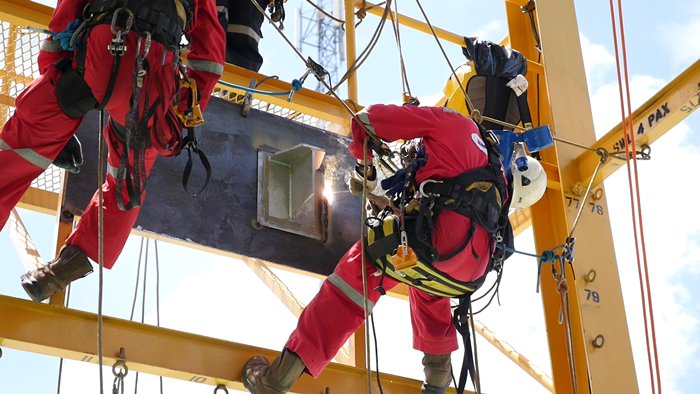 Dacon Highlights Rope Access Instead of Scaffolding or Cranes